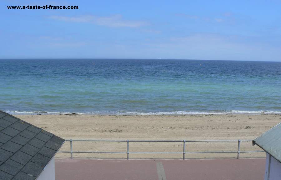 Luc sur Mer,photos and guide to the town in Normandy