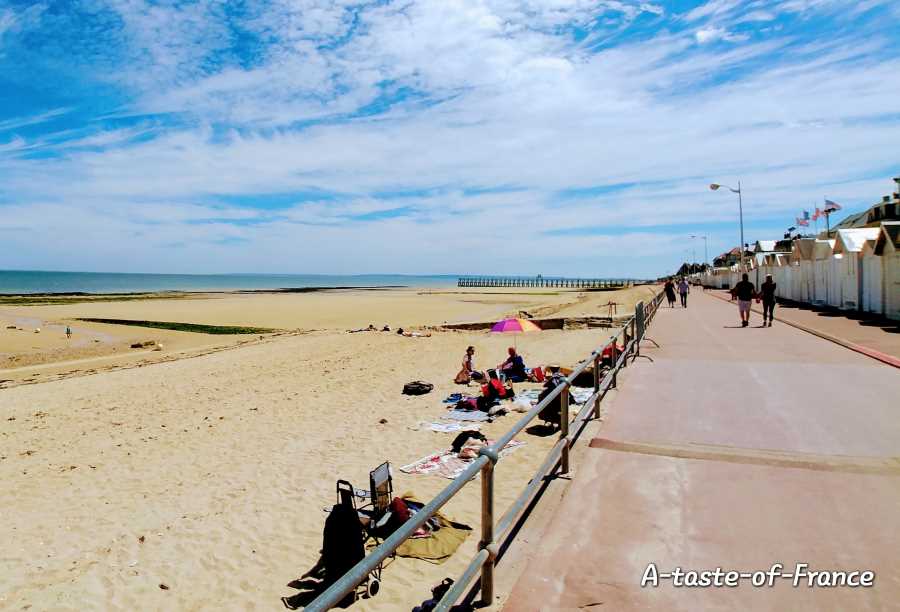 Luc sur Mer,photos and guide to the town in Normandy